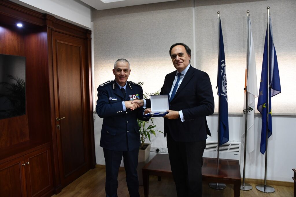 Συνάντηση Αρχηγού Αστυνομίας με τον Πρέσβη της Ελλάδας στην Κύπρο ...