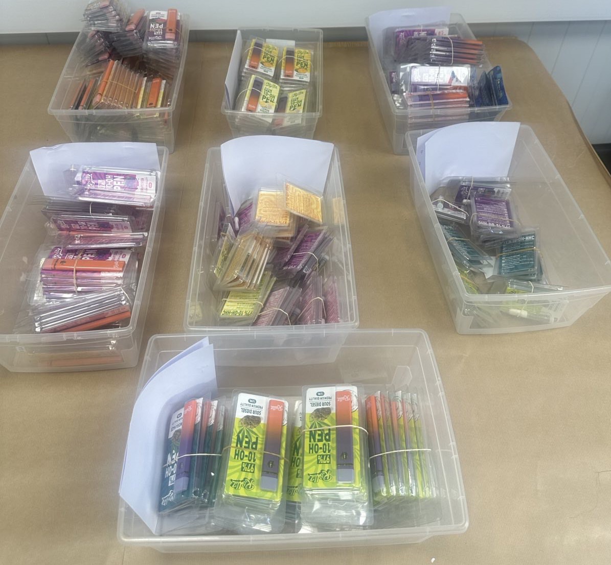 ΦΩΤΟ: Ντου σε οικία και καταστήματα 38χρονου - Εντόπισαν ναρκωτικές ουσίες - Sigmalive